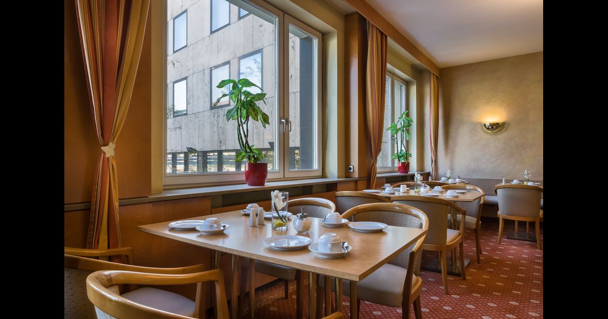 Hotel Rieker Stuttgart Hauptbahnhof em Stuttgart, a Alemanha, a partir ...