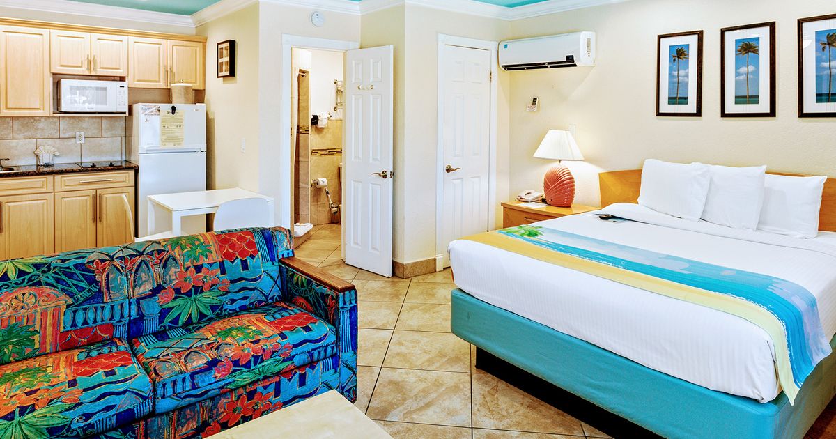 Bayview Plaza Waterfront Resort from $110. Saint Pete Beach Hotel Deals ...