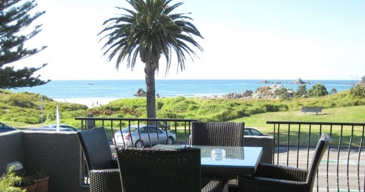 Aqua Beachfront Motel ab . Motels in Mount Maunganui - KAYAK