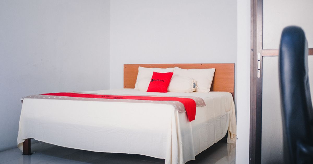 RedDoorz near Sirkuit Sentul from . Babakan Madang Hotel Deals ...