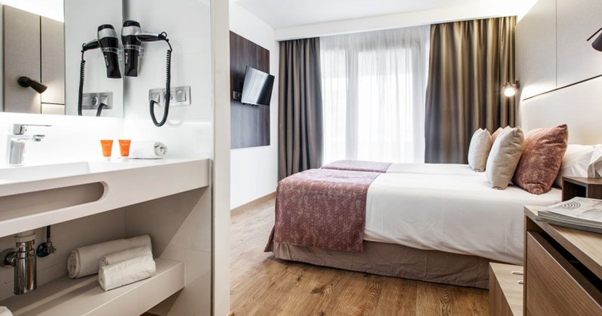 Pierre & Vacances Apartamentos Edificio Eurobuilding 2 from $104 ...