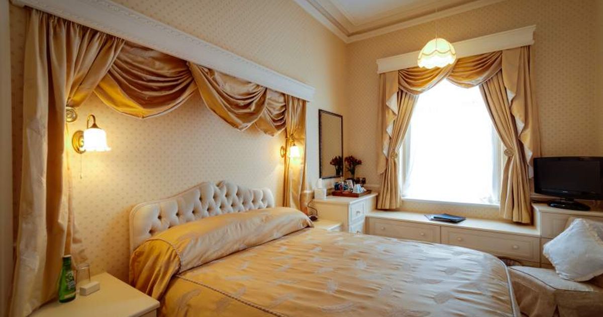 Bryn Derwen with Private Car Park £105. Llandudno Hotel Deals & Reviews ...